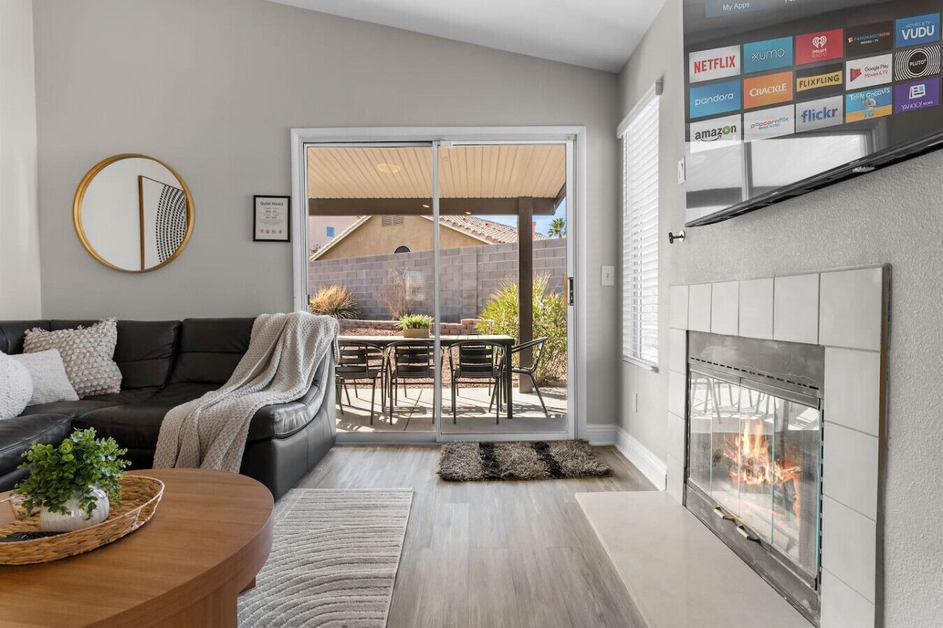 Modern 5 Bd Home W/ Smart Tv And Ping Pong - North Las Vegas, NV