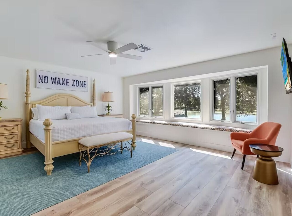 Hideaway Haus at Lake McQueeney - McQueeney | Vrbo