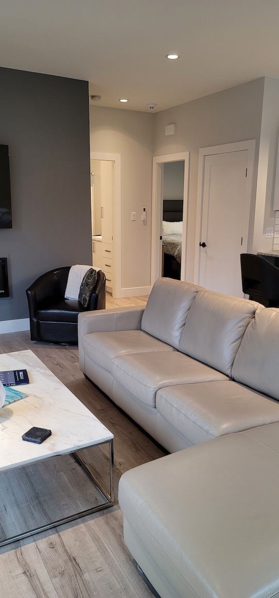 Double D Ranch Guest House - Comox