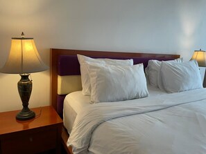 Quarto casal família, vista para a piscina | Roupas de cama premium, Wi-Fi de cortesia, roupa de cama