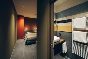 Quarto Duplo Comfort | Casa de banho | Um polibã, um secador de cabelo, toalhas fornecidas, sabão 