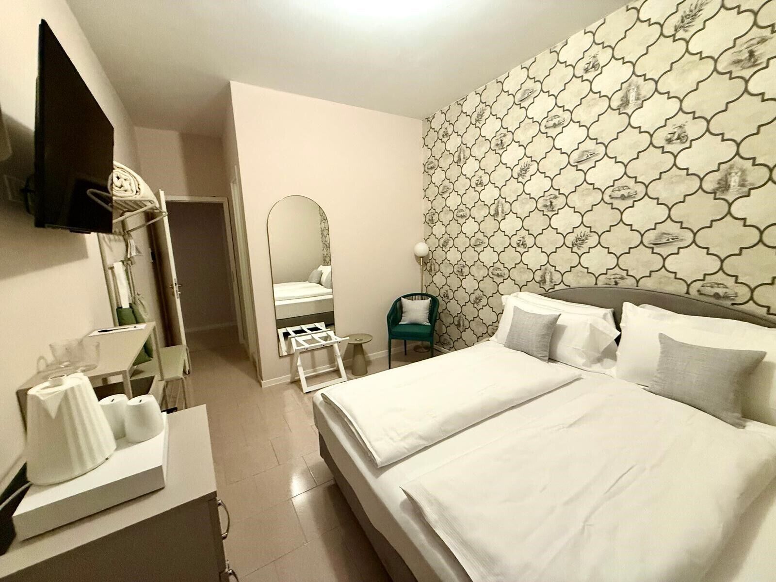 Minibar, cofre no quarto, cortinas/cortinados opacos 