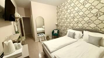 Minibar, cofre no quarto, cortinas/cortinados opacos