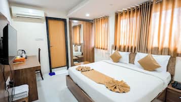 1 quarto, escrivaninha, espaço de trabalho para notebook