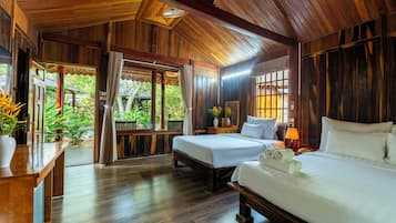Bungalow Signature, várias camas, terraço, vista para o jardim | 2 quartos, secretária, secretária adequada para computadores portáteis