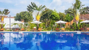 2 piscinas externas
