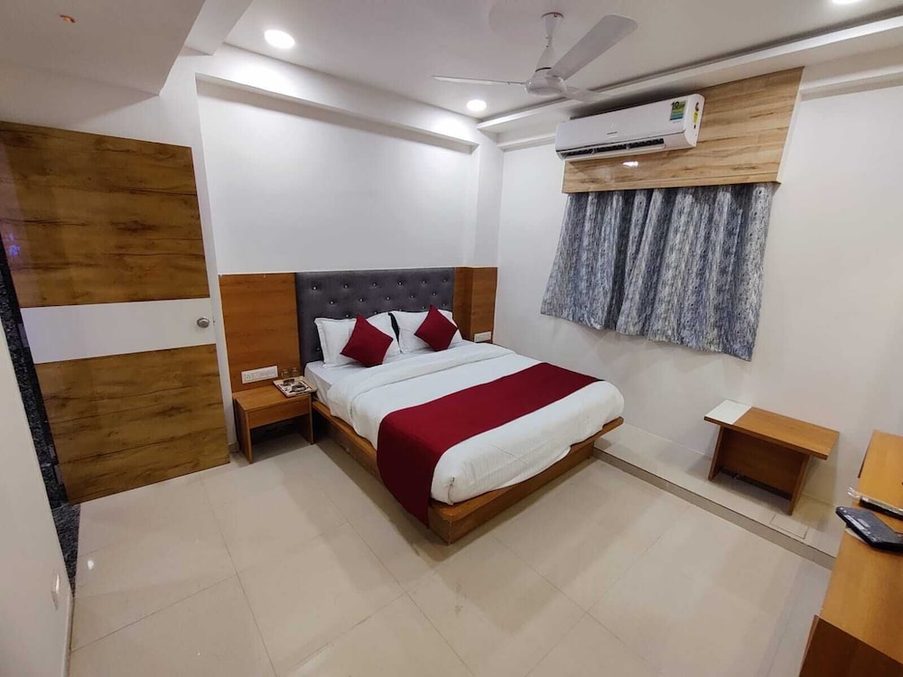 Hotel Savera - Ahmedabad