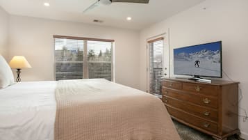 Condo, 3 quartos | 3 quartos, escrivaninha, espaço de trabalho para notebook