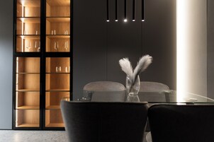 Apartamento, 1 quarto, varanda | Sala de estar | TV de ecrã plano 