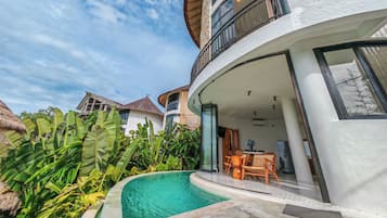 Vila, 3 quartos, piscina particular | 2 quartos, cofres nos quartos, ferros/tábuas de passar roupa