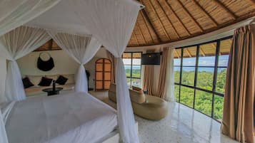 Vila, 3 quartos, piscina particular | 2 quartos, cofres nos quartos, ferros/tábuas de passar roupa