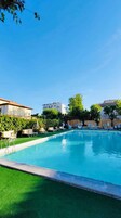 Piscina exterior sazonal