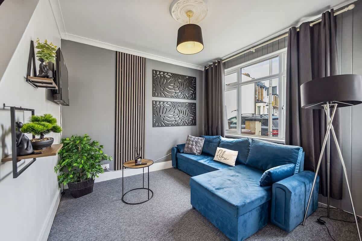 3-bed Home With Easy Access To Medway Hospital - Chatham