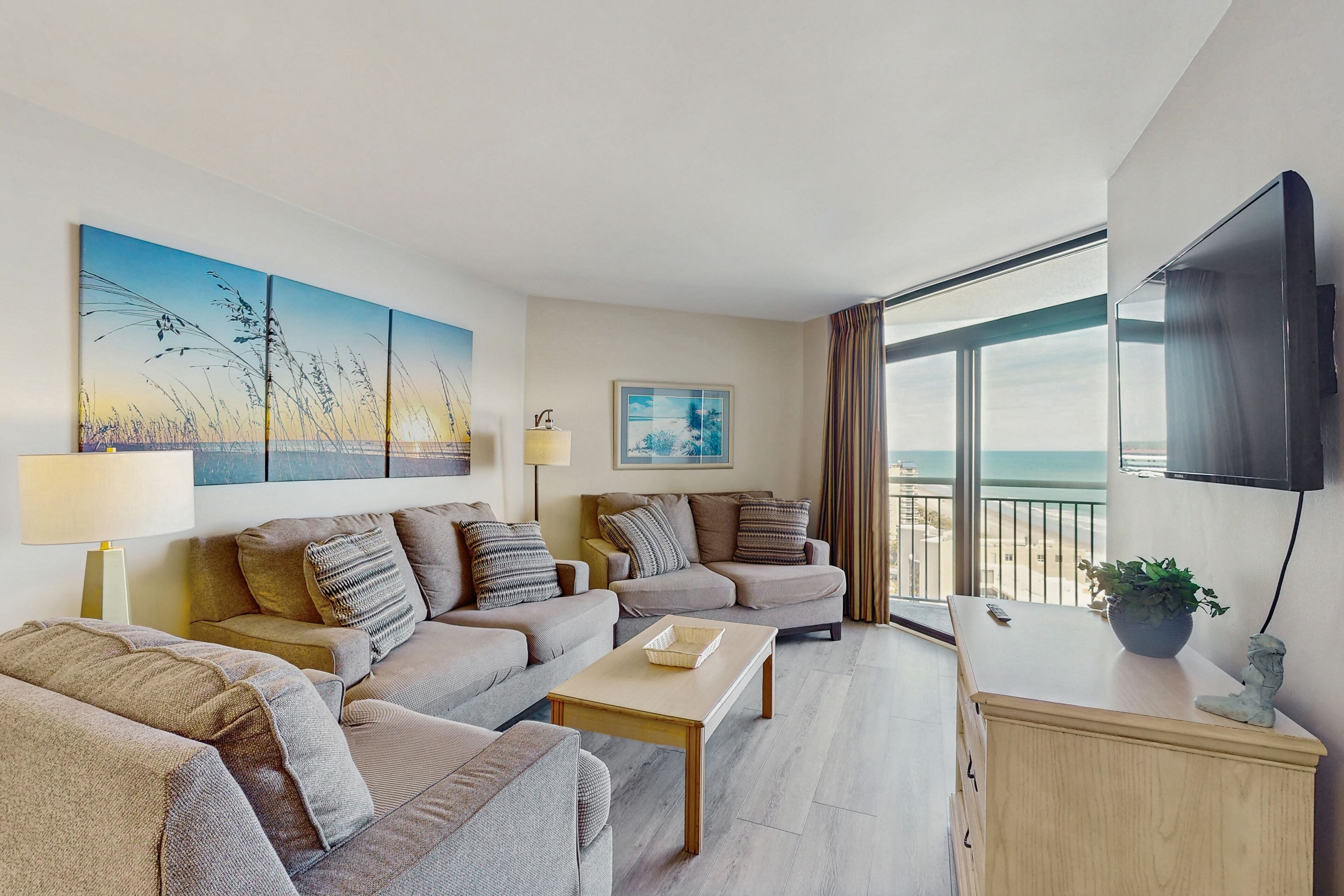 Oceanview Condo With Pool, Hot Tub, Private Balcony, & Snowbird Friendly - Myrtle Beach, SC