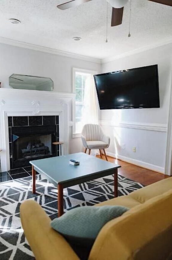 Cozy Midtown Mobile Home; Fireplace & Pet-friendly - Mobile, AL