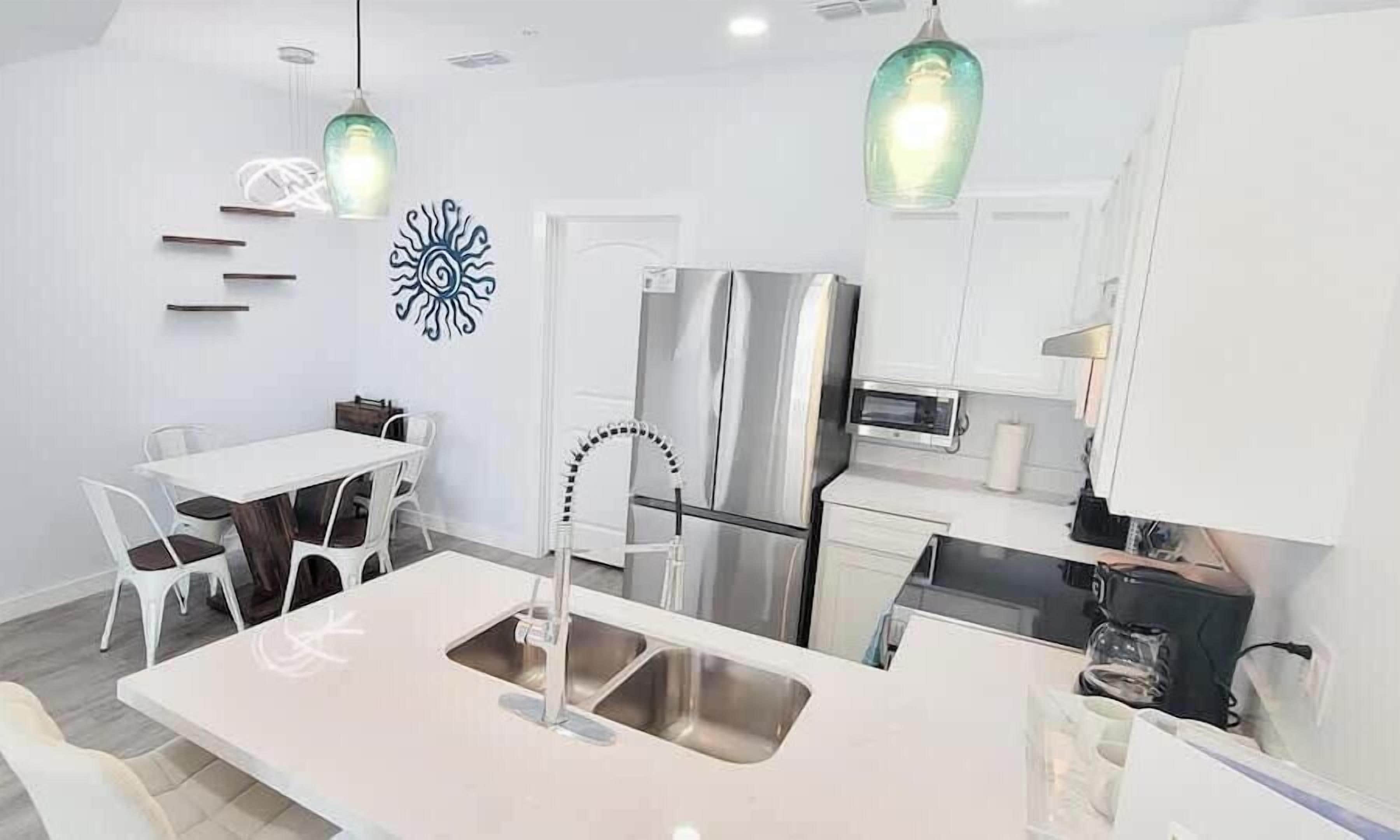 Casa de Férias, várias camas, cozinha, vista para o jardim (Villas de Laguna 2) | Cozinha privada | Um frigorífico, um micro-ondas, um forno, uma placa de cozinha 