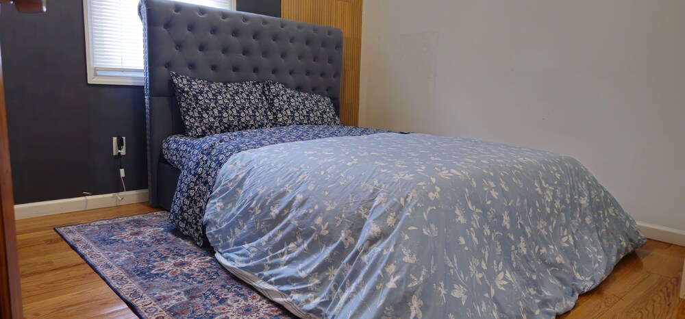 Luxurious 3 bedroom Condo in Jersey City. 10 mins Walk to JSQ Path ...