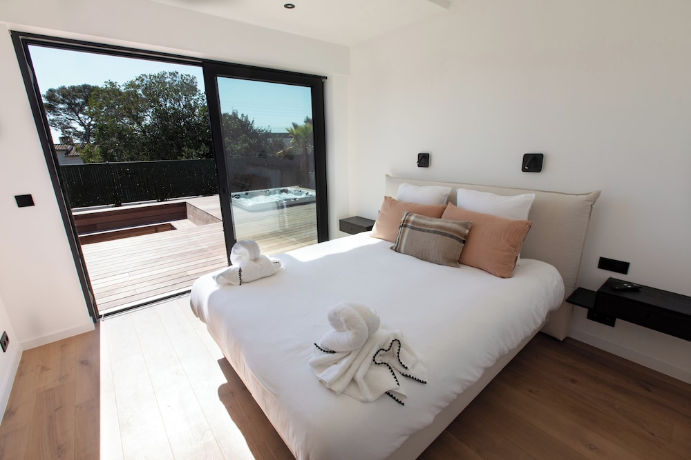 Villa Merveille (new, modern villa with sea view) - Roquebrune-sur ...