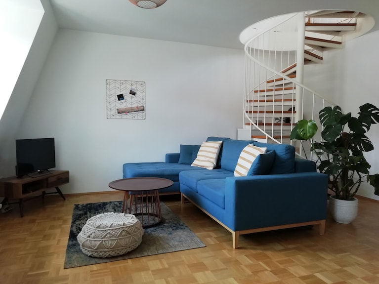 Duplex Apartment Over 2 Levels With Roof Terrace Near The Elbe In Dresden-blasewitz - Dresde