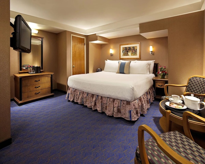 Experience Marine Elegance In A Traditional Stateroom On The Ocean - Long Beach, CA