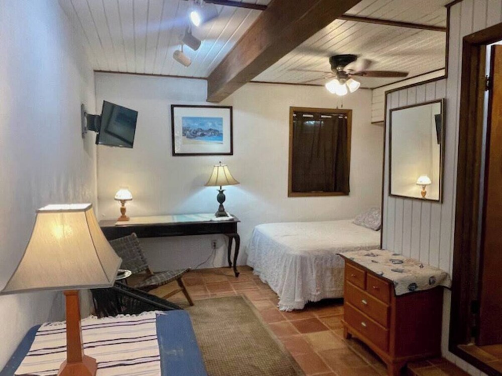 Studio Apartment on Lush, Tropical Northside - Estate Solberg | Vrbo