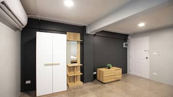 Quarto duplo família | 1 quarto, escrivaninha, roupa de cama