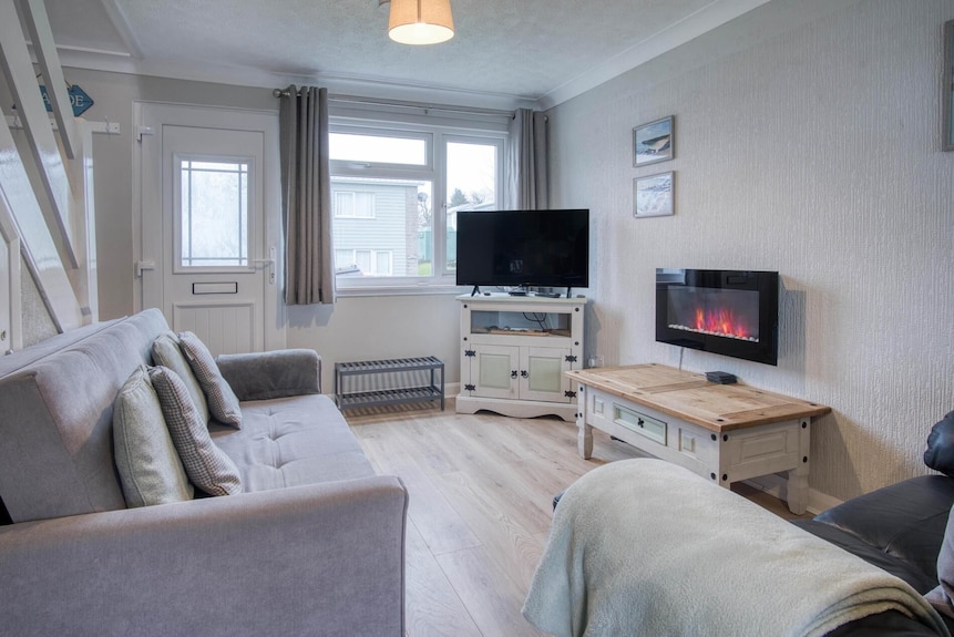 Swanbrook - 2 Bedroom Chalet- Freshwater East - Pembrokeshire
