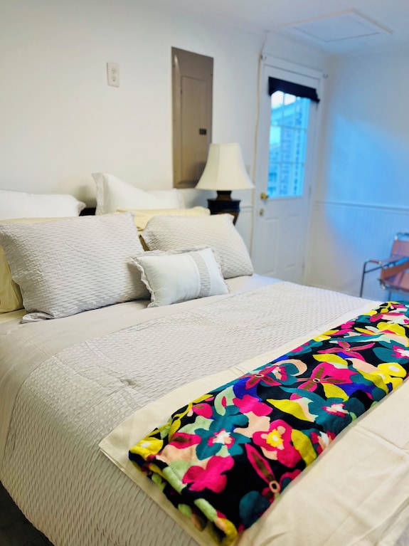 Charming Carriage House Close To Daffin Park - Savannah, GA