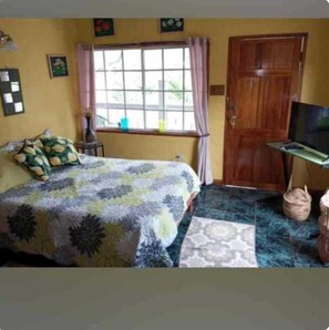 Quarto Duplo Deluxe, varanda, vista para o jardim | Cortinas/cortinados opacos, ferro/tábua de engomar, Wi-fi grátis 