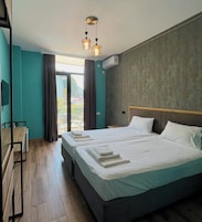Quarto casal ou duplo básico, sacada | Escrivaninha, Wi-Fi de cortesia