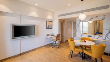 Suíte estúdio com design assinado, vista para a cidade | Frigobar, ferros/tábuas de passar roupa, Wi-Fi de cortesia