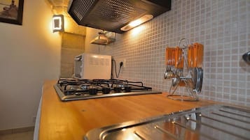 Apartamento Familiar, vista para o pátio | 1 quarto, quartos insonorizados, ferro/tábua de engomar, Wi-fi grátis