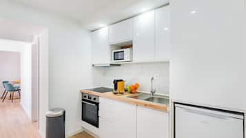 Apartamento família, para não fumantes, sacada | Cozinha privada | Chaleira elétrica