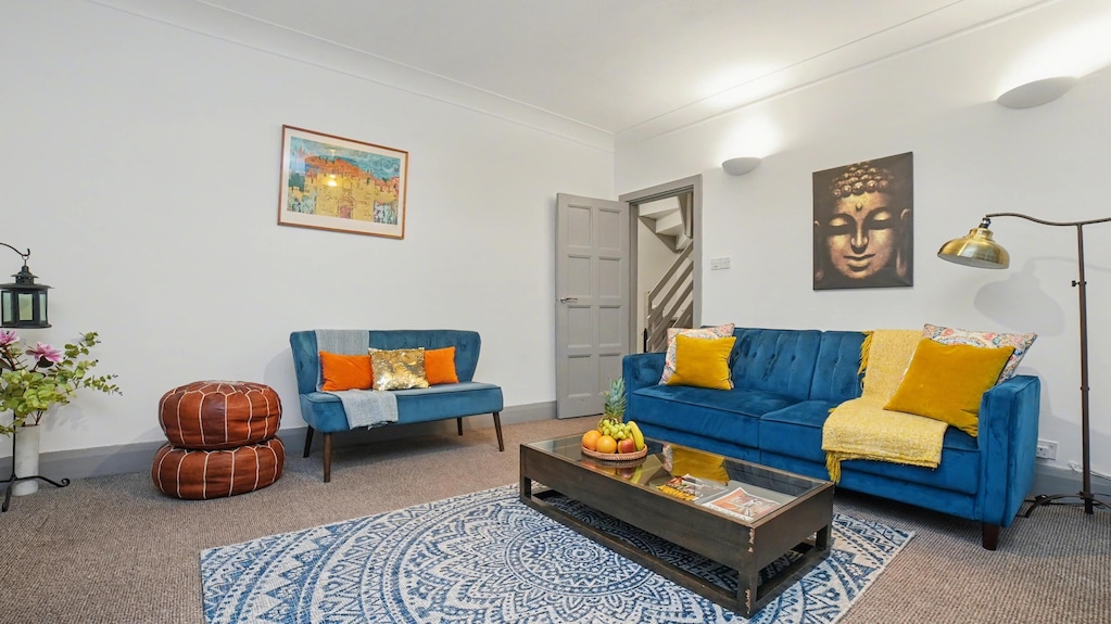 Wisteria Apt - Spacious 3br & Balcony, Free Parking, 5 Min To Train & High St. - Kenton - London