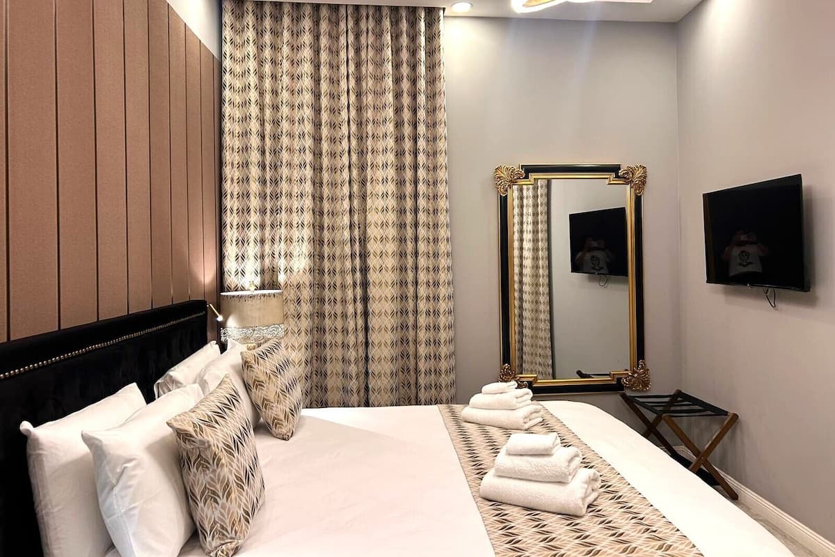 Quarto de Luxo, 1 cama king-size | Minibar, cofre no quarto, secretária