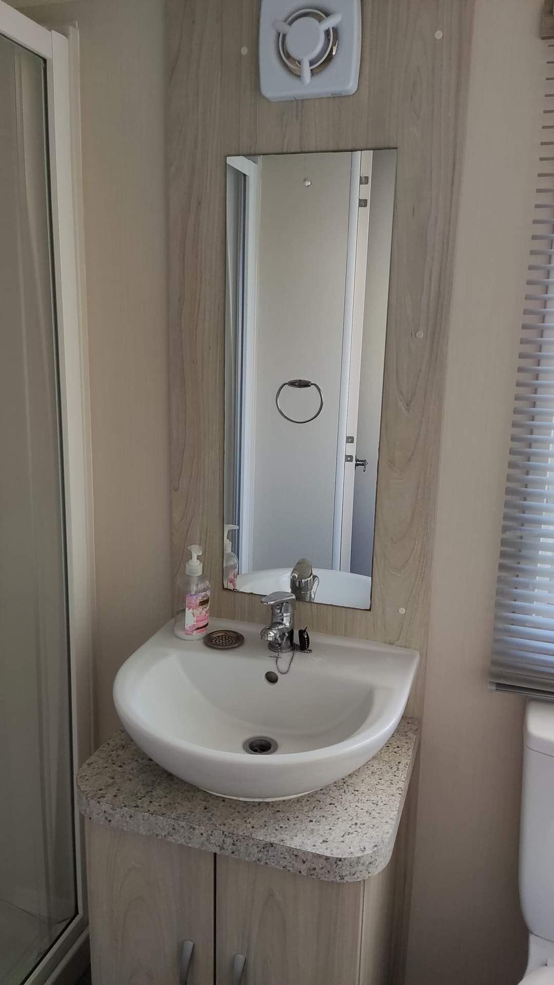 Spacious 6 Berth Caravan With Decking. Indoor Heated Pool On Site!! - Devon