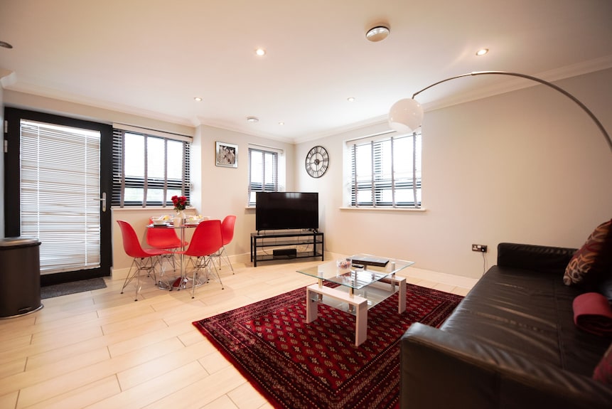 Malthouse Court - Premium 2-twin Beds, 2-bath - Reading