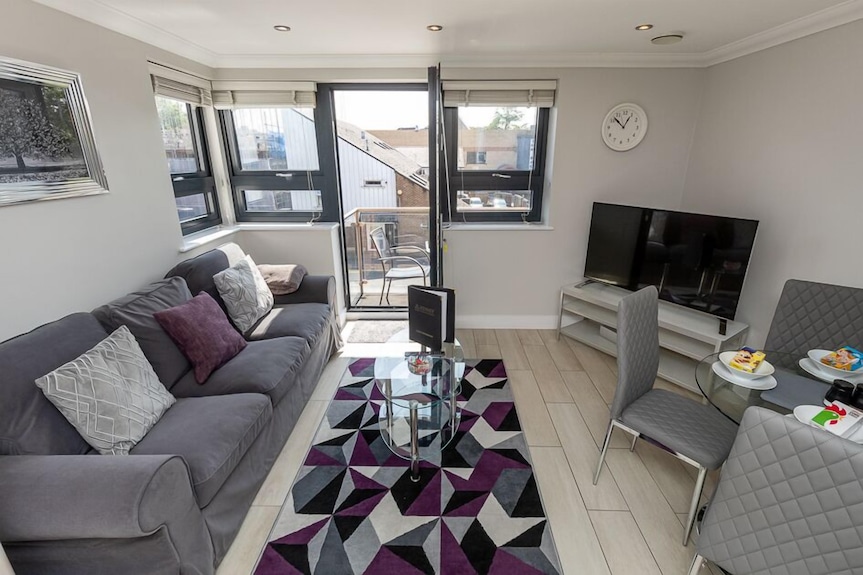 Malthouse Court - Luxury 2-bed, 1-bath W/ Balcony - Reading