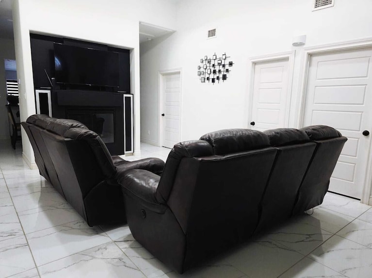 Luxury Home With Pool, Electric Vehicle Charger In Mcallen Near By Hospitals And - 미시온