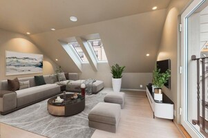 Apartamento Premium | Cozinha privada | Um frigorífico/congelador grande, um micro-ondas, um forno 