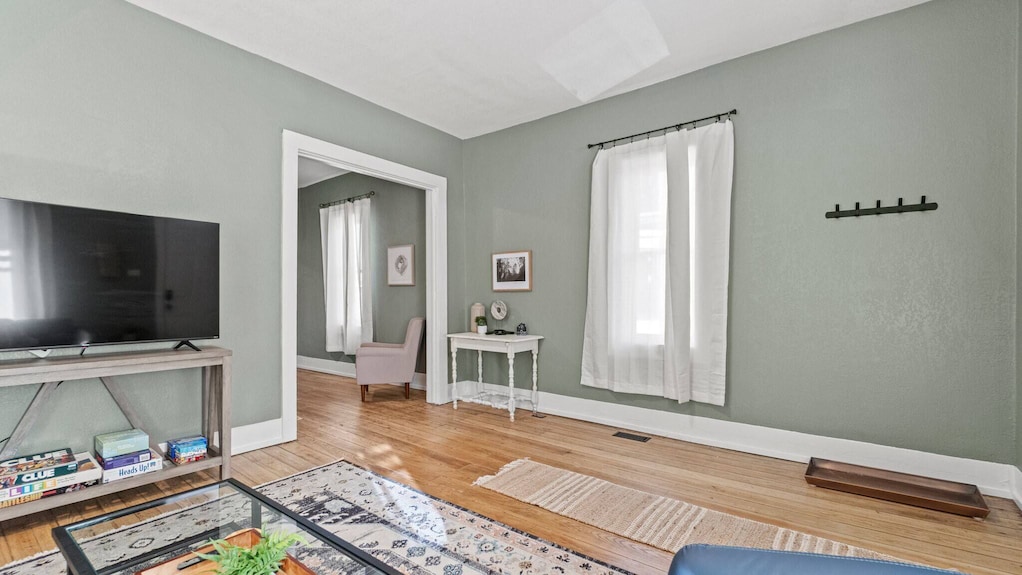 3br Historic Home W/ Patio, Parking & Pets Ok - Johnny Appleseed Festival