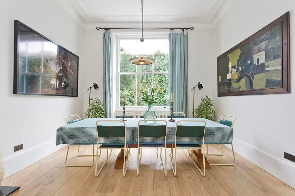 Gorgeous & Grand 5 Bed House, Holland Park - Hertfordshire