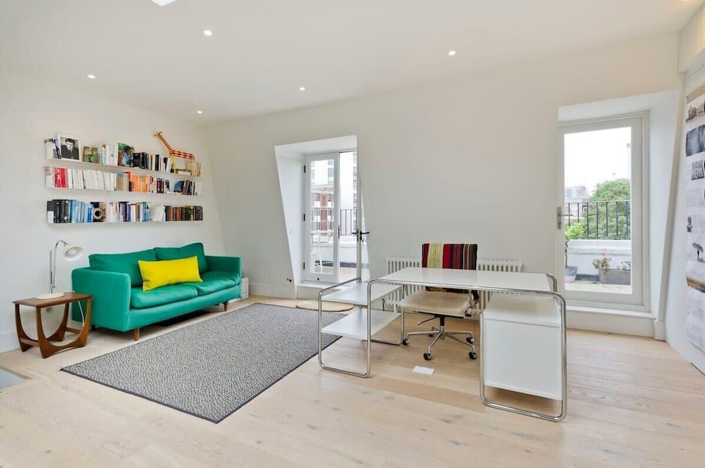 Gorgeous & Grand 5 Bed House, Holland Park - Barnes