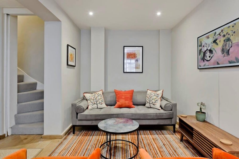 2 Bedroom Mews House, Marble Arch - Forest