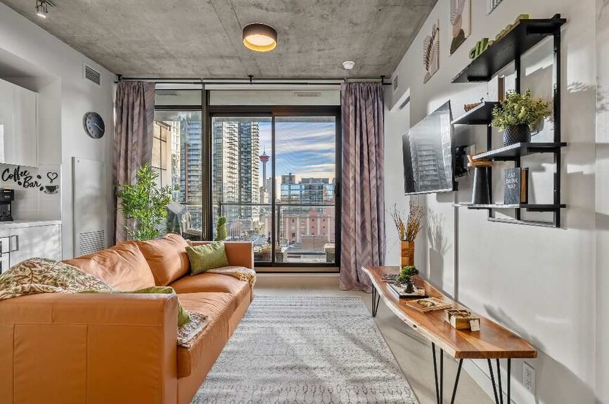 Miso 2 Bd - Skyline View, Patio, Gym, Pool & Ac - Fort Calgary