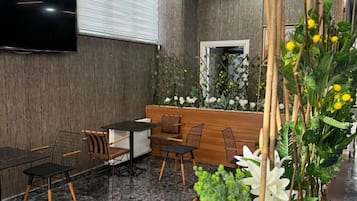 Quarto Duplo Deluxe | Secretária, secretária adequada para computadores portáteis