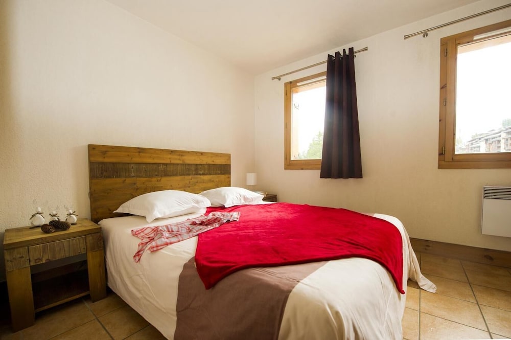 Wifi, 150m from ski slopes, fitness, swimming pool, sauna, balcony, tv ...