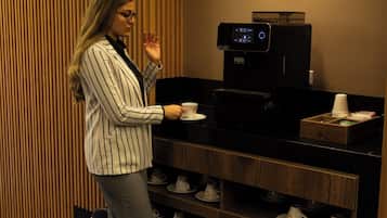 Café da manhã com buffet grátis todos os dias