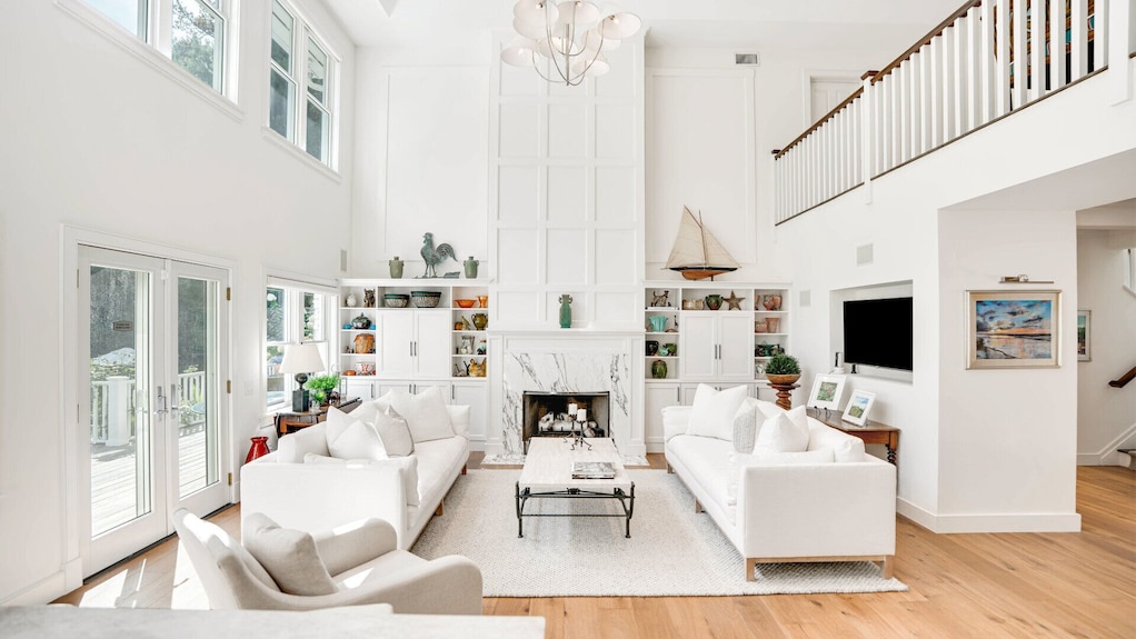 Remarkable Hamptons Estate, Resort-style Amenities, Large Pool, Multiple... - Atlantic Avenue Beach, NY