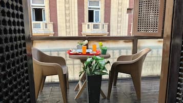 Quarto Triplo Clássico, Vista para a cidade | Terraço/pátio interior